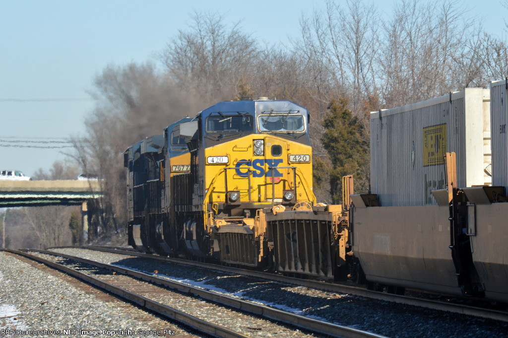 CSX 420 and train Q032